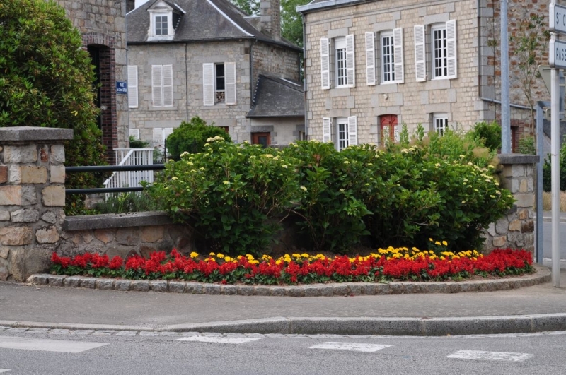 La Mairie et ses abords | Site de la commune de Barenton